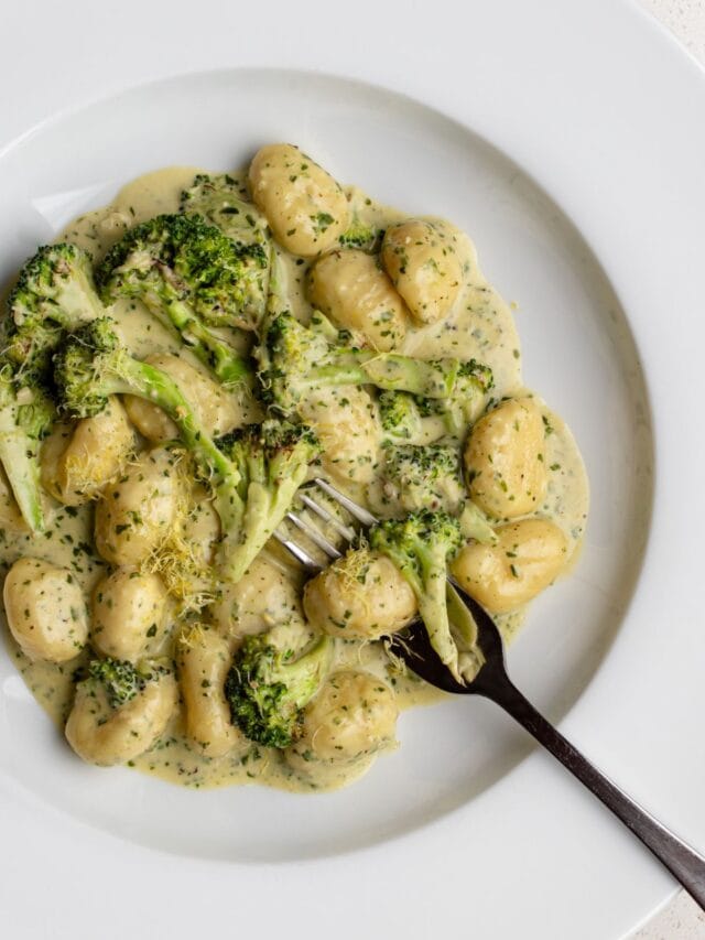 Easy Pasta Alfredo Recipe (3 Ingredients!) - The Burnt Butter Table